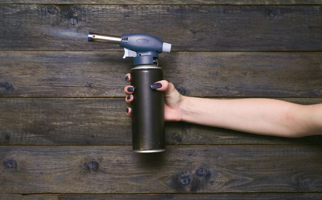 How to Fill a Butane Torch - Select Vape