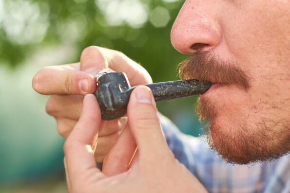 How to Use a Spoon Pipe Like a Pro - Select Vape